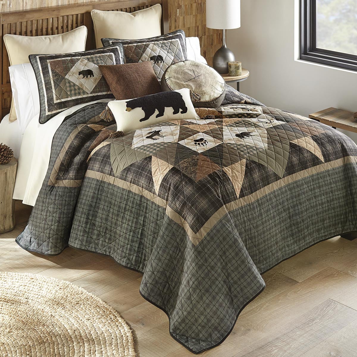 Moose & Bear Trail Patchwork Quilt Bed Set - Queen | Black Forest Decor